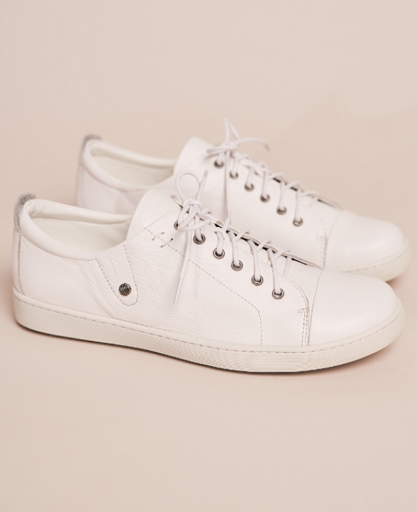 Sepatu Sneakers Dengan Detail Kancing Logam - Desain id