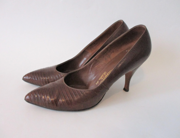 Sepatu Hak Tinggi Dengan Aksen Kulit Reptil - Desain id