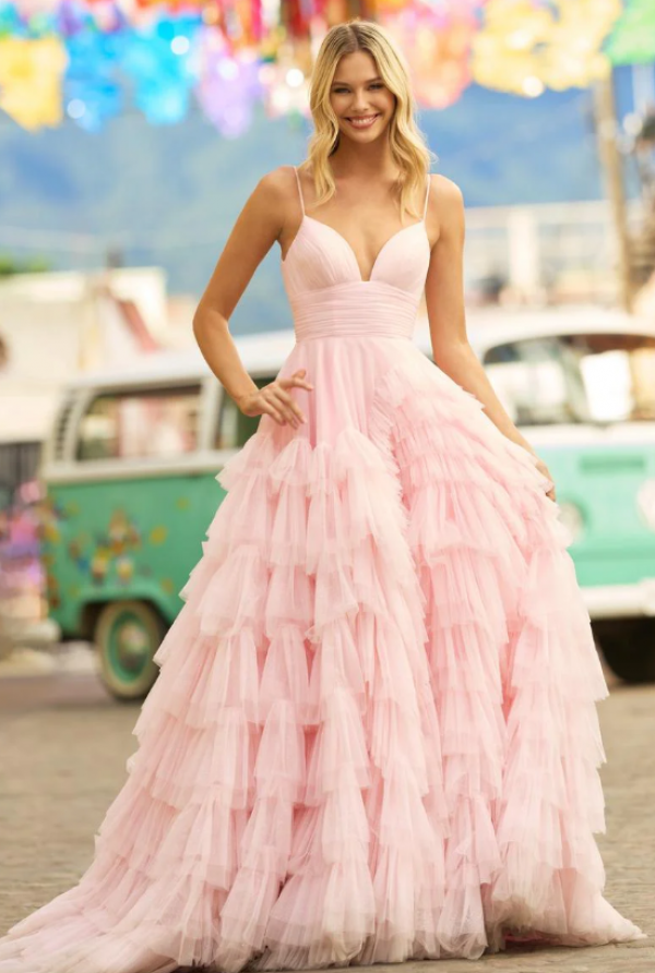 Gaun Ball Gown Dengan Potongan Kerut - Desain id